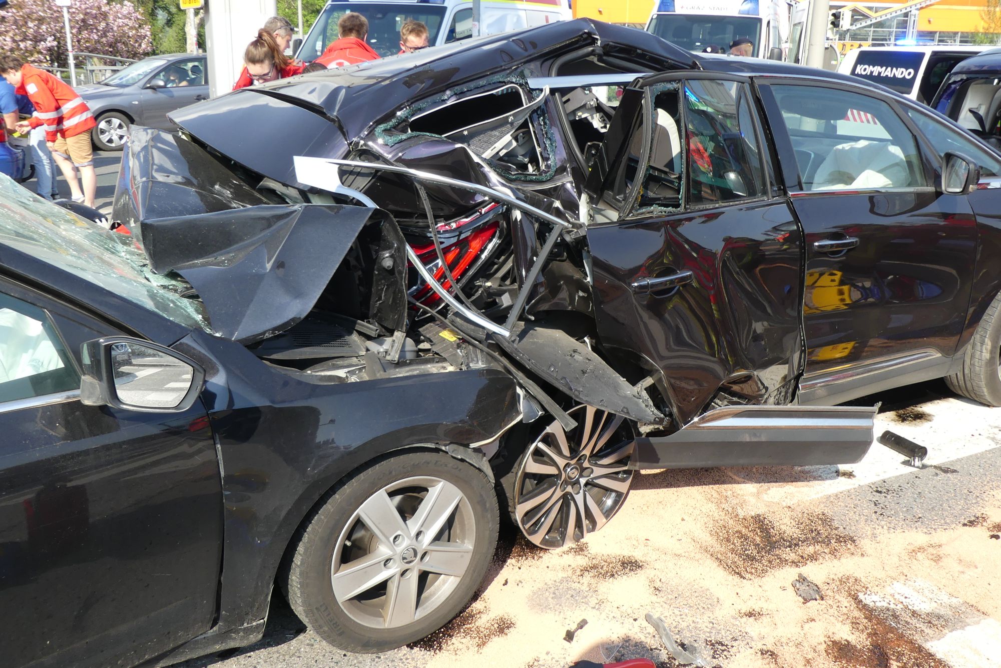 Verkehrsunfall Wienerstraße - Katastrophenschutz und Feuerwehr der Stadt Graz